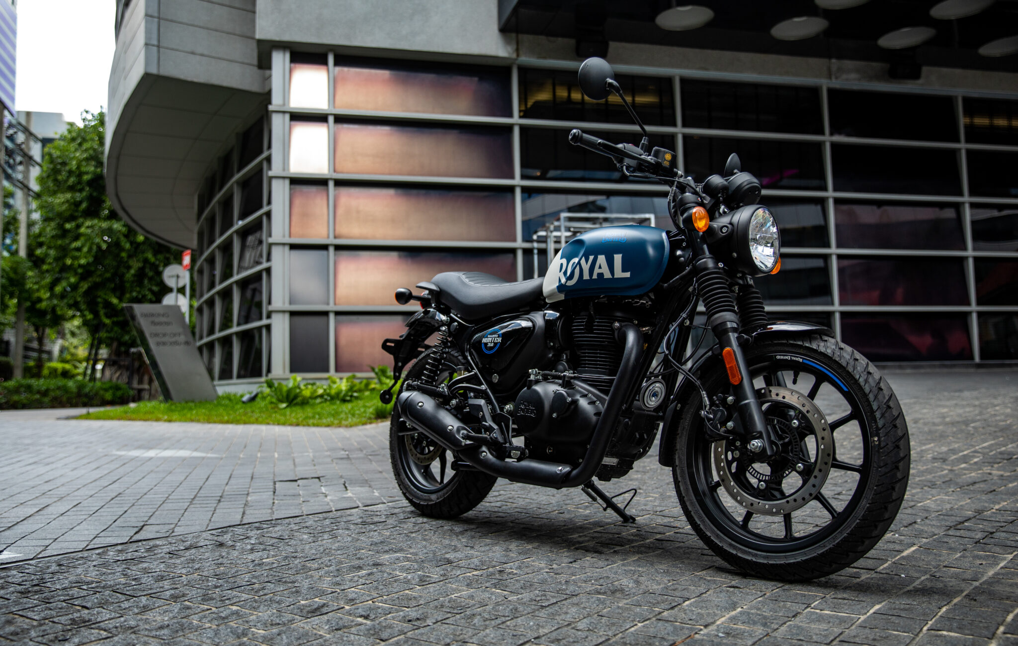 Libera tu mente de la rutina diaria con la nueva Hunter 350 de Royal ...